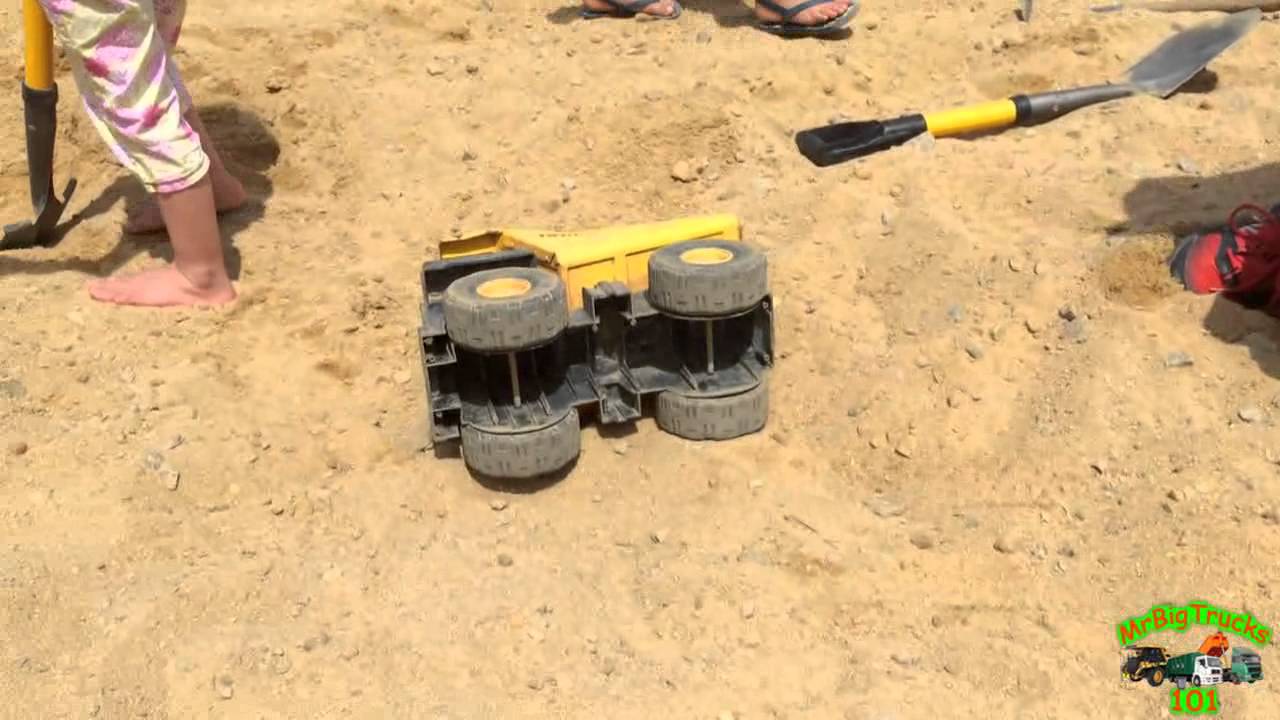 TONKA TRUCKS SAND DIGGING WITH KIDS FOR FUN: MrBigTrucks101 - YouTube