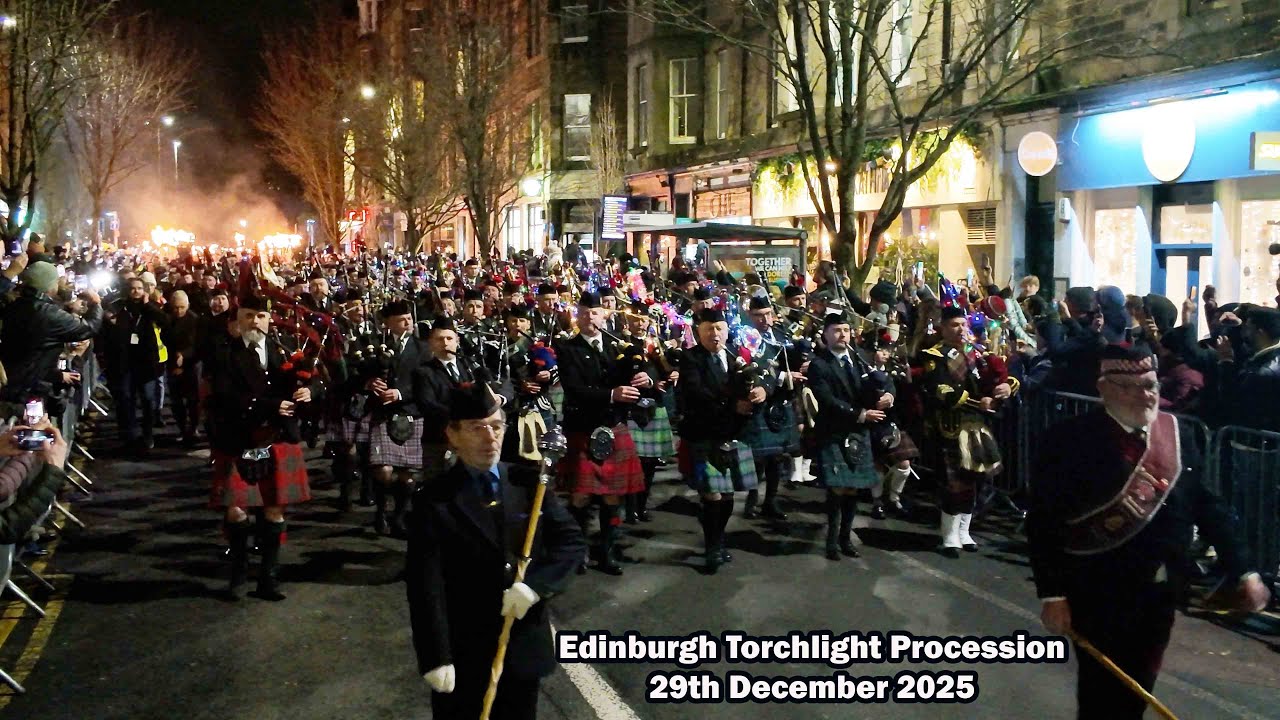 Edinburgh Torchlight Procession 2025 - YouTube