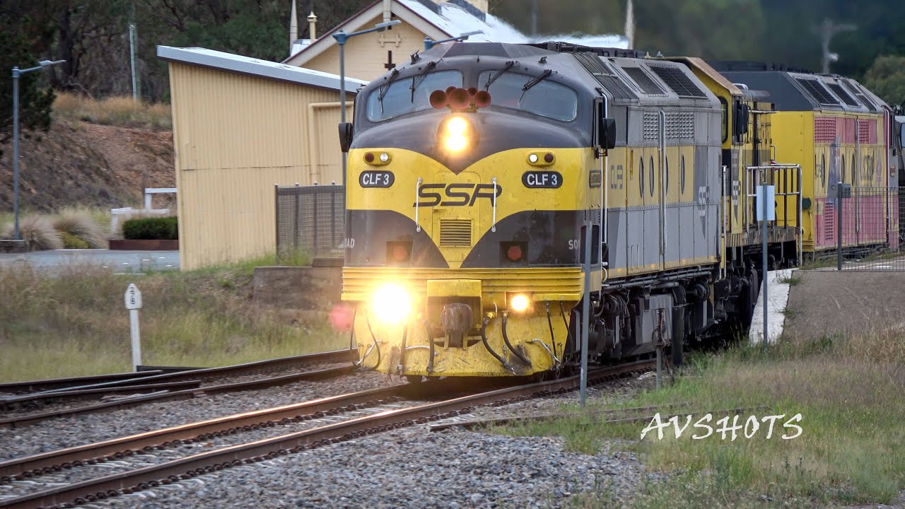 MIGHTY CLF3 leads 8242 SSR Grain Train through Gunning NSW with 4917 ...