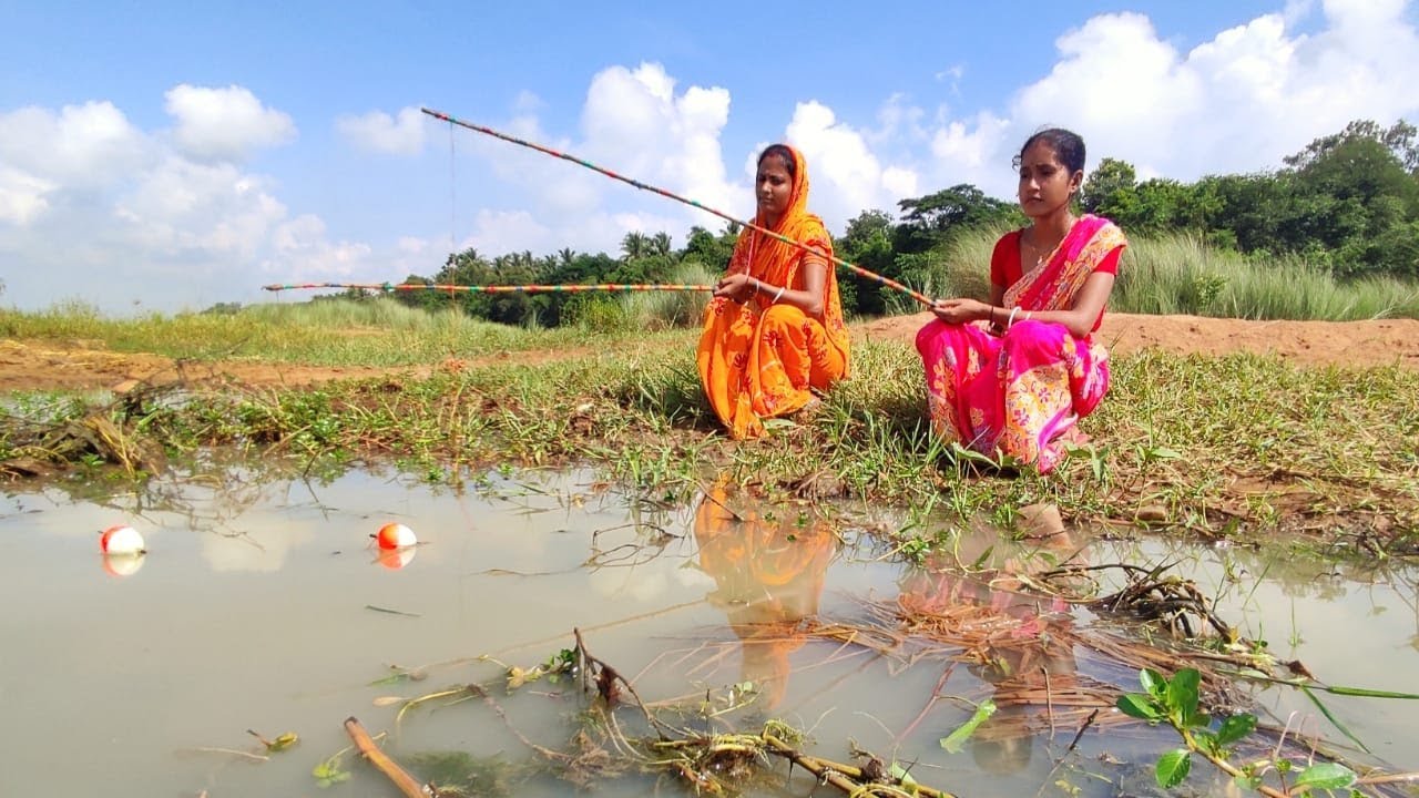 Hook Fishing Video || Two Beautiful Women Caught Big Fish In The Pond ...