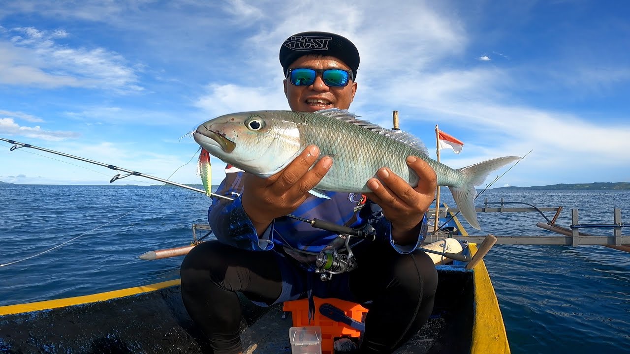 GREEN JOBFISH || STRIKE DI LIGHT JIGGING LAUT LIKUPANG - YouTube