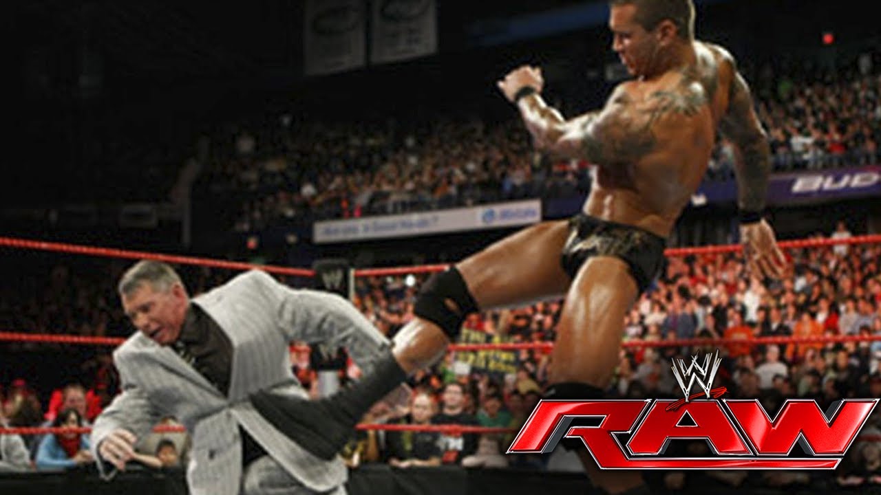 Randy Orton explose le crâne de Vince McMahon avec un Punt Kick - RAW ...