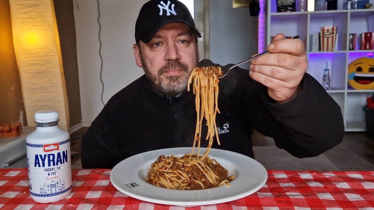 Spaghetti Bolongnese selber machen /REZEPT/ + Paket von Tommy - YouTube