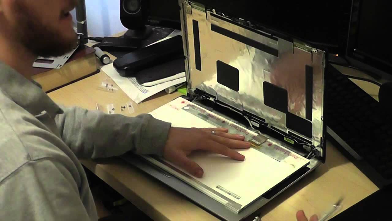 Laptop screen replacement / How to replace laptop screen Samsung NP ...