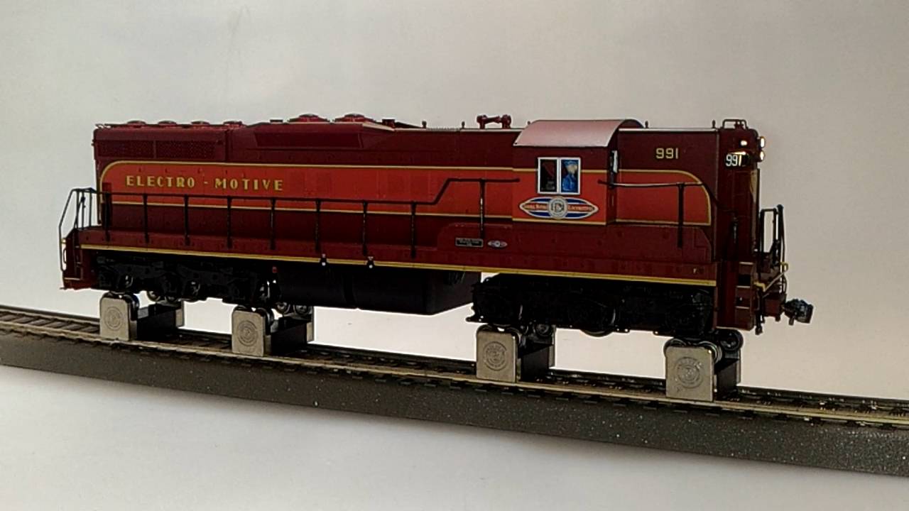 Proto 2000 SD7/9 DCC SOUND - YouTube
