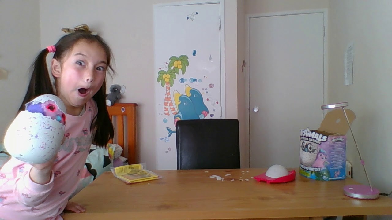 Hatching a hatchimal by Polina Chen - YouTube