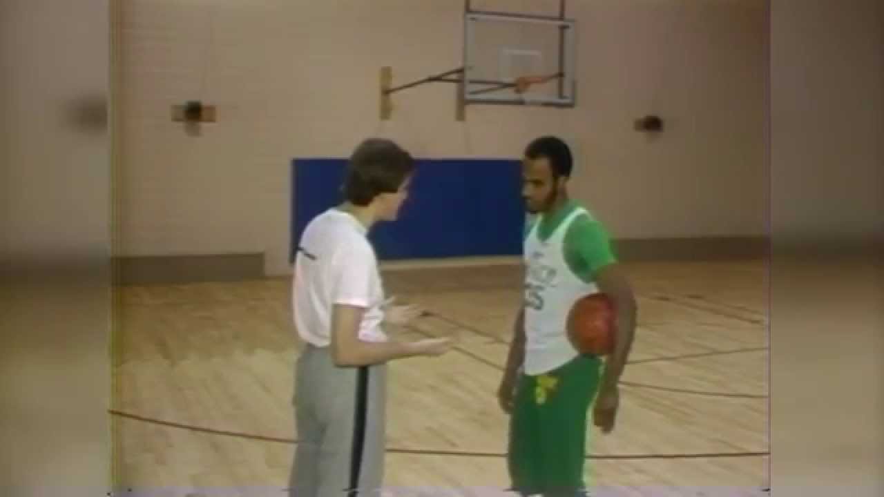 Darrell Griffith teaches Jim Nantz how to shoot an NBA 3-point shot ...