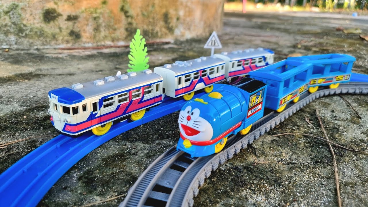 Merakit Mainan Kereta Api Doraemon Train, Kereta Api Yokosuka Line ...