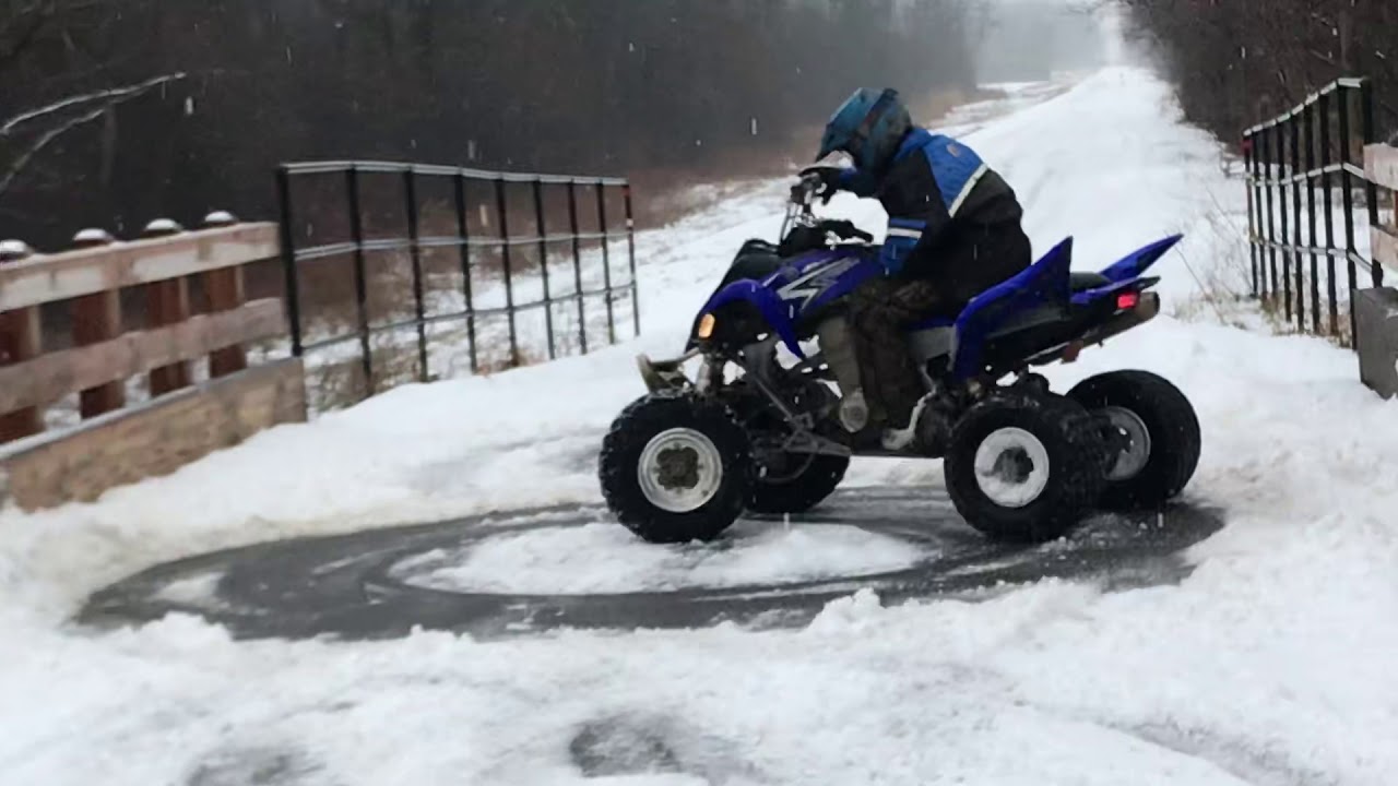 Yamaha Raptor 700r in the snow - YouTube