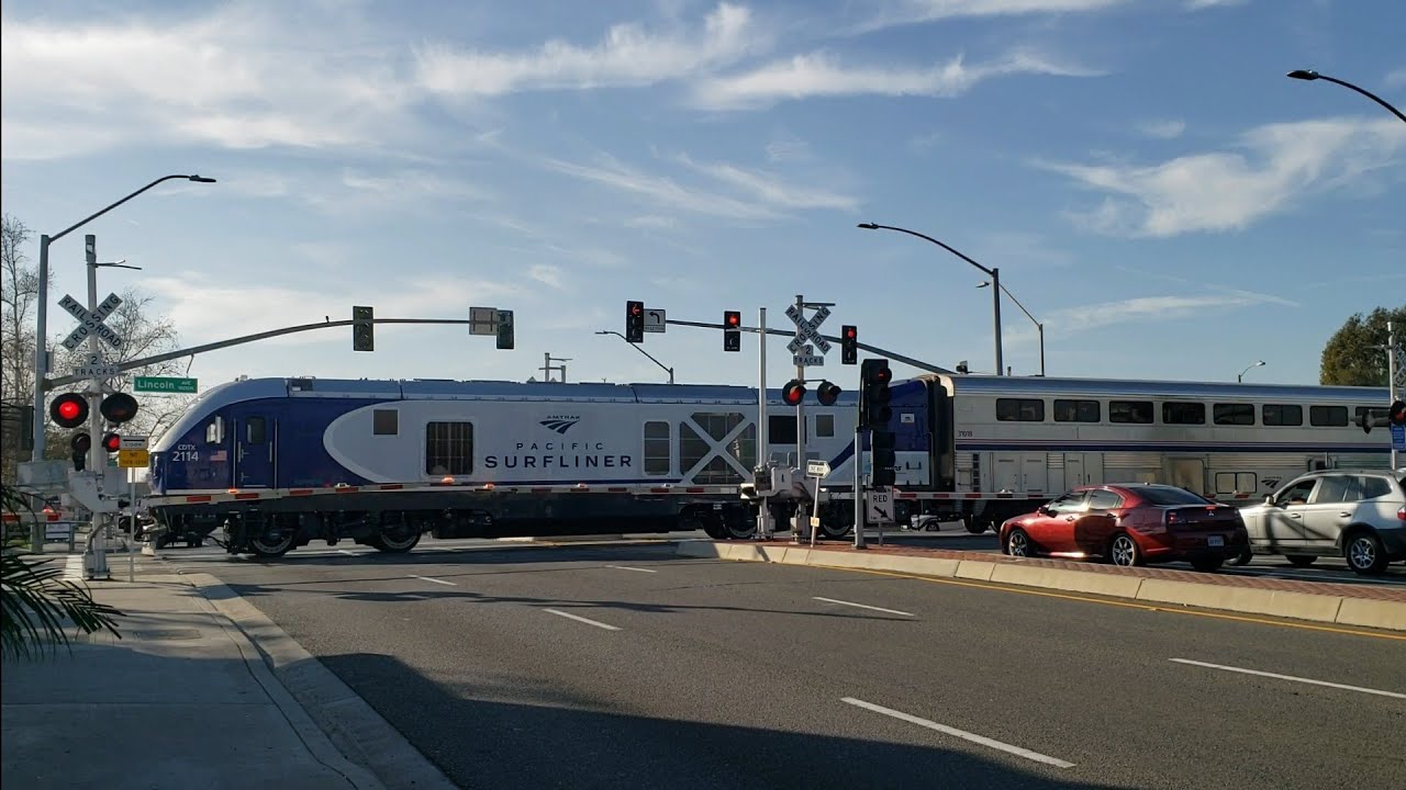 [Crooked Light] Amtrak #2114 Pacific Surfliner passes 17th Street ...