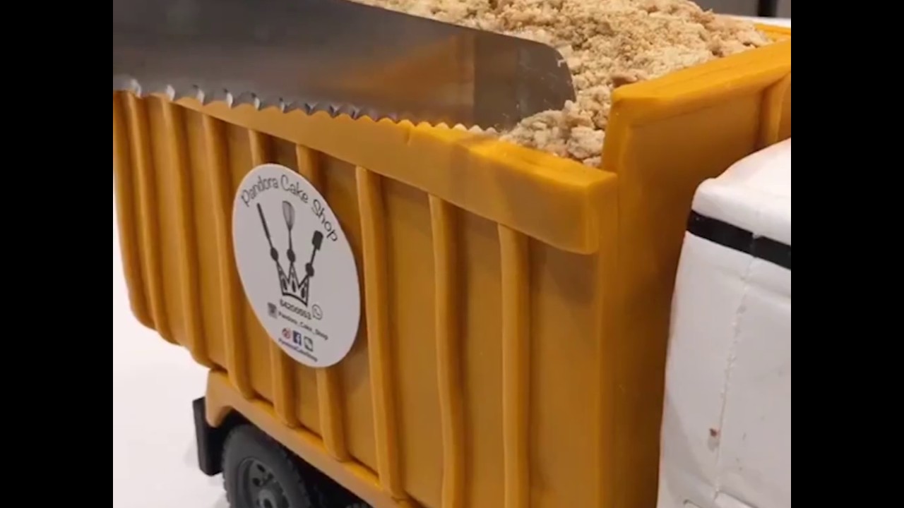 Remote Controlled CAKE so awesome whoever made this - YouTube