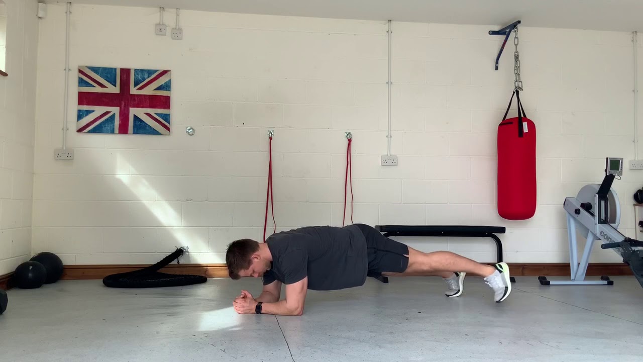 Low plank toe tap - YouTube