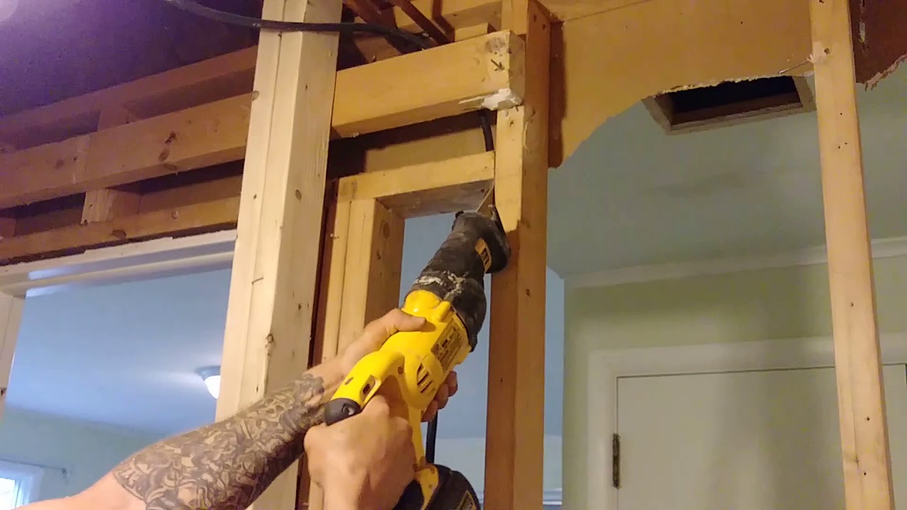 Amputee still continues to work with one leg - YouTube