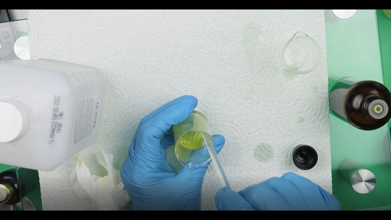 HOW TO MIX ESSENTIAL OILS WITH WATER FOR SPRAYS USING ALCOHOL - YouTube