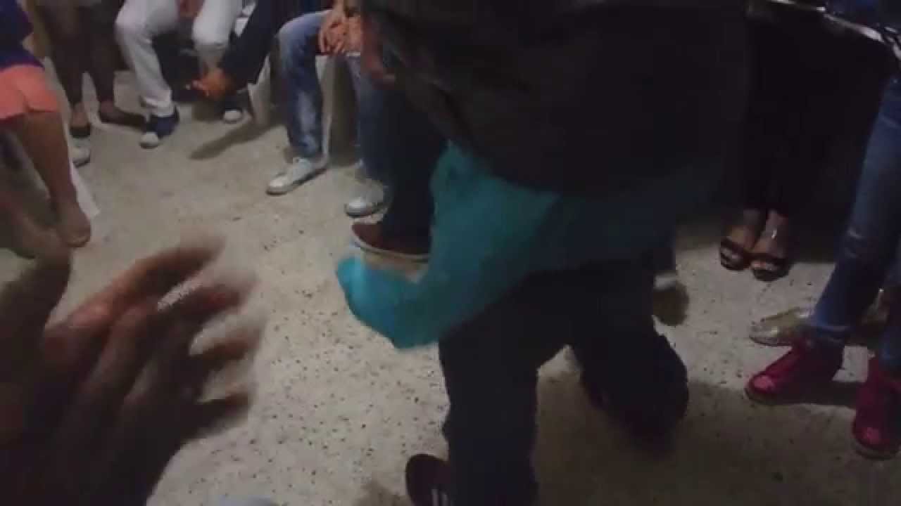 Baile del enano - YouTube