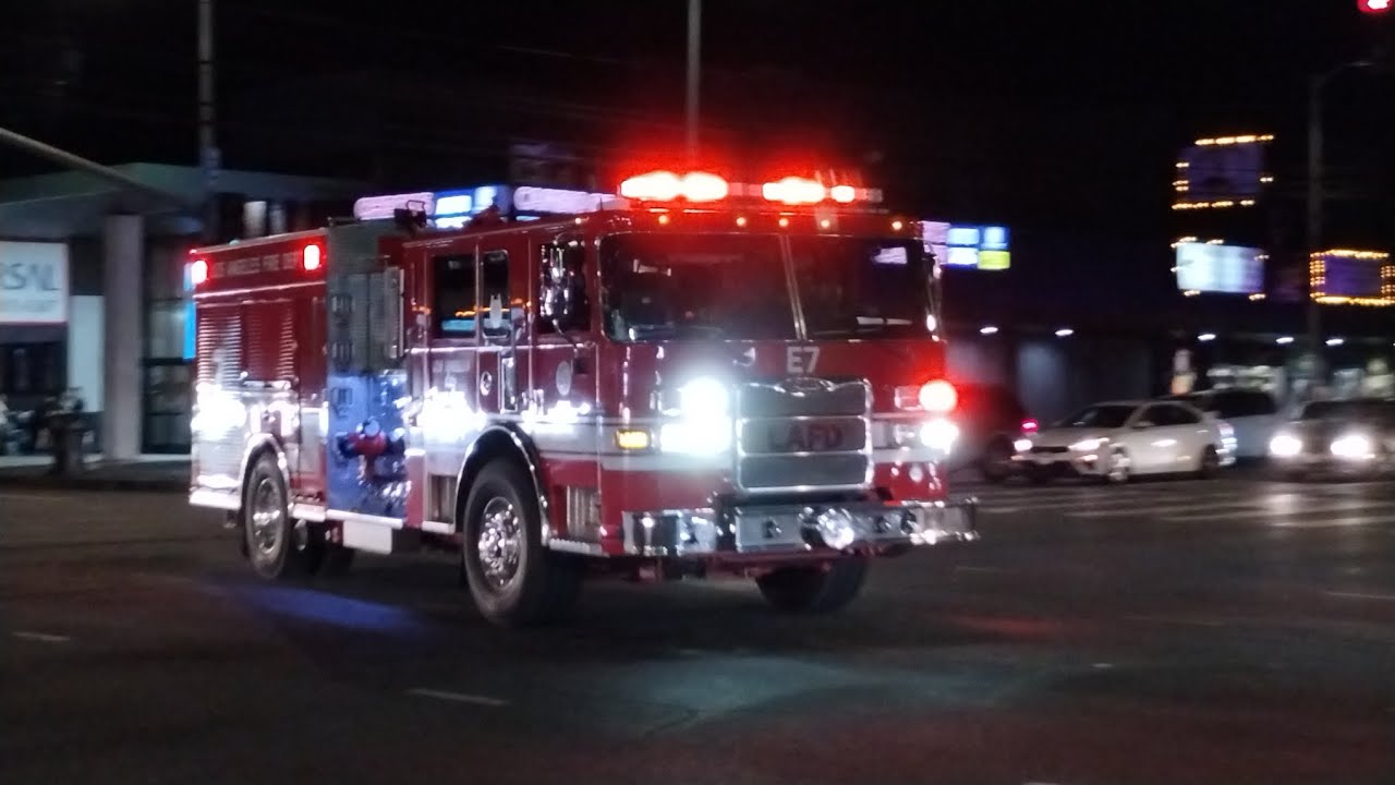 LAFD Engine 7 Responding - YouTube