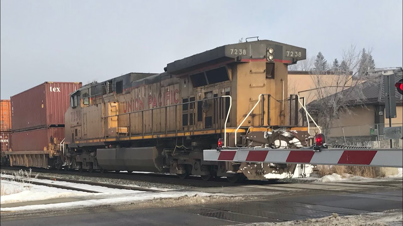 OLD UP C44ACM 7238!!! CP 113 (Intermodal) West at Cochrane,Alberta - YouTube
