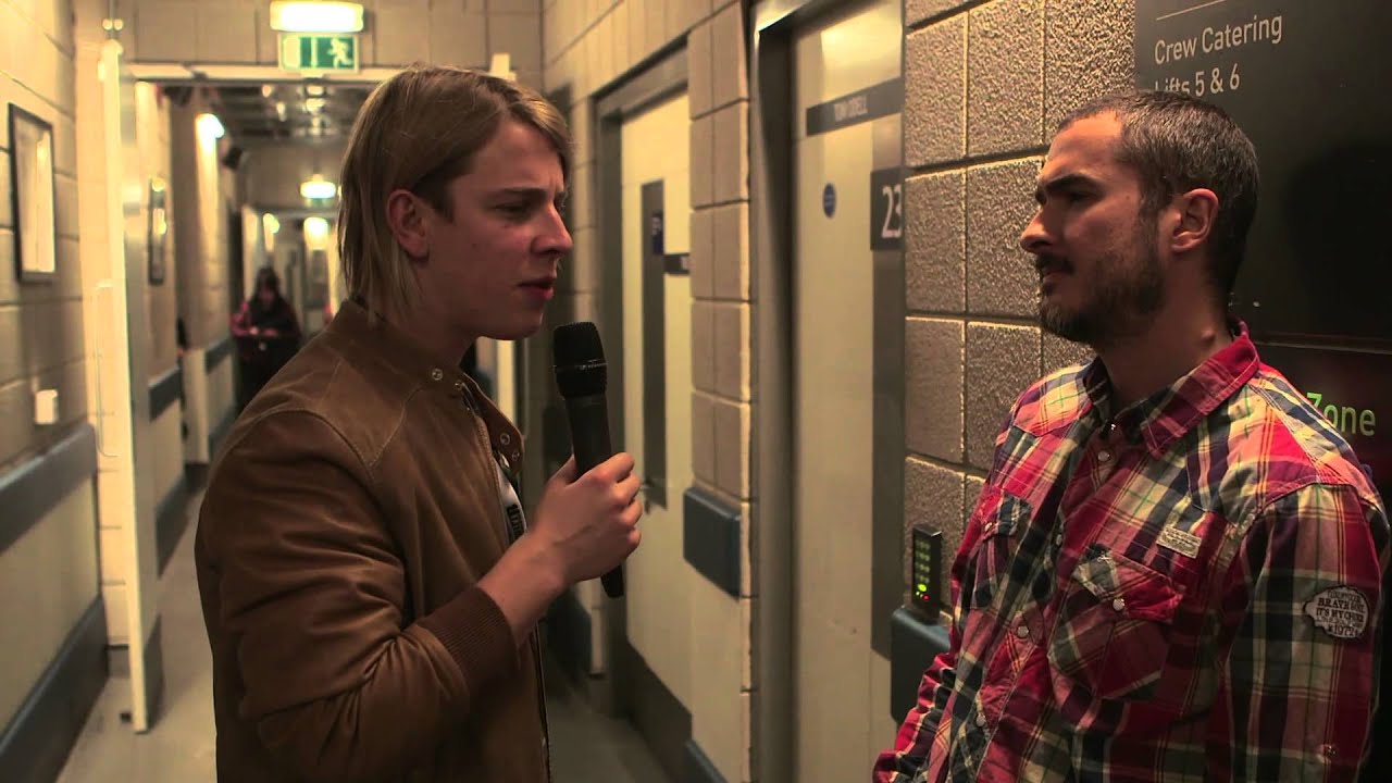 Zane Lowe Backstage with Tom Odell I BRITs 2013 - YouTube