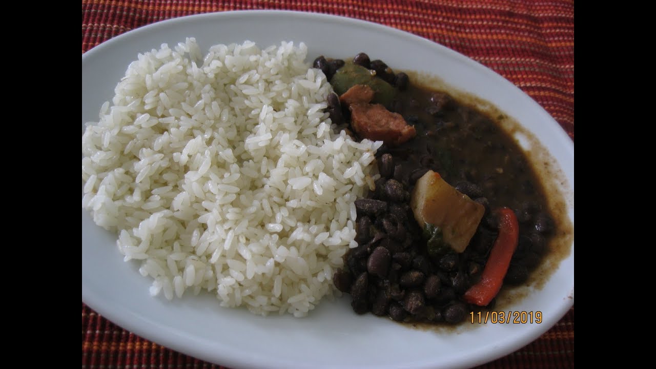 HABICHUELAS NEGRAS GUISADAS BLACK BEANS - YouTube