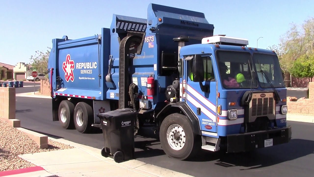 Slammin' McNeilus ZR Revving up on Trash! (1673) - YouTube