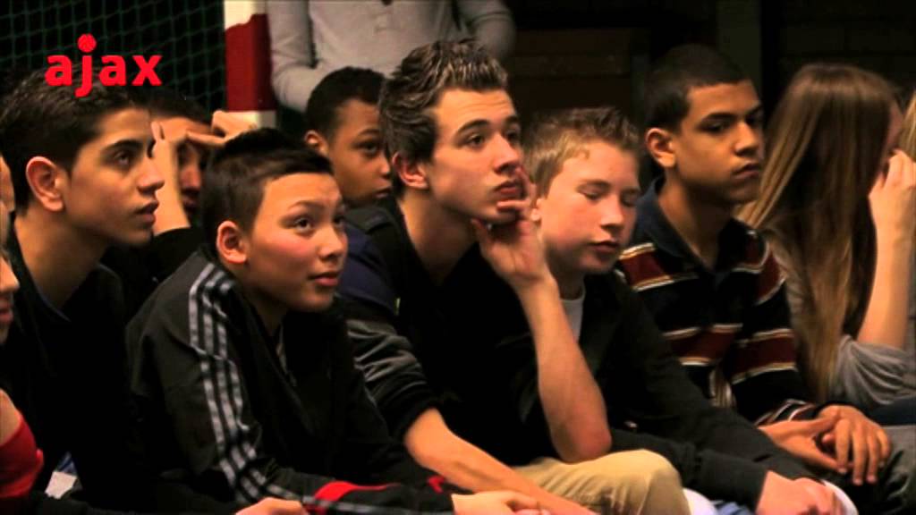 Ajax Campus op Over Y College, scouting - YouTube