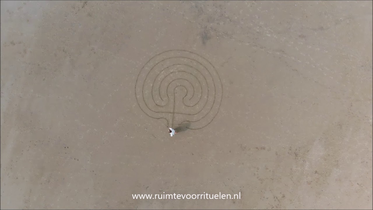 Klassiek Labyrint maken met zeven paden, ruimtevoorrituelen.nl - YouTube