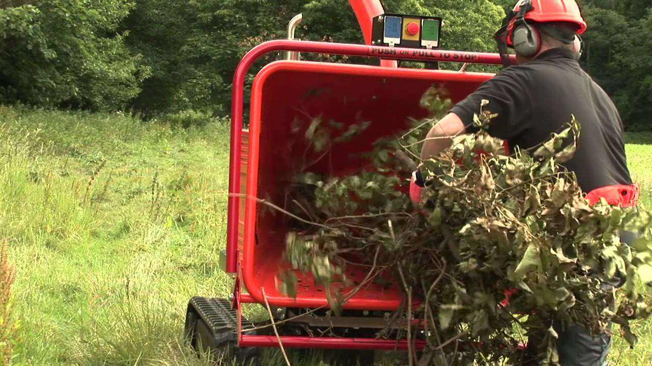 TIMBERWOLF TW 150VTR WOOD CHIPPER - YouTube