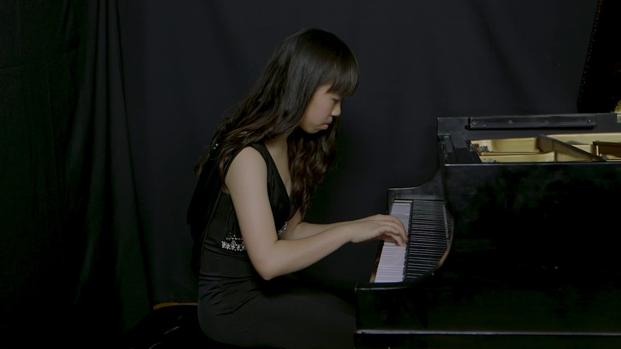 Isabella Chang plays Scarlatti Sonata L.384 - YouTube