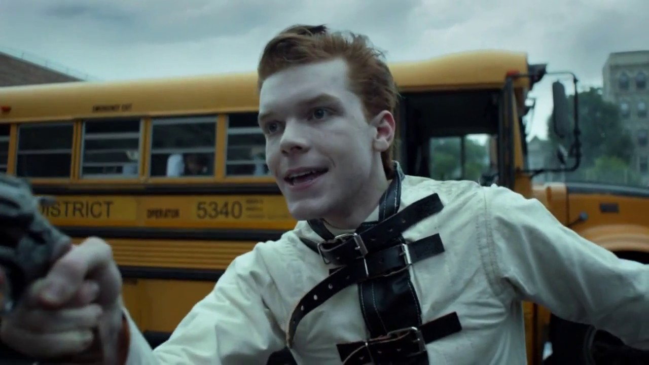 Gotham - Jerome Valeska | Autobus Escolar | 2x2 Español y sub - YouTube