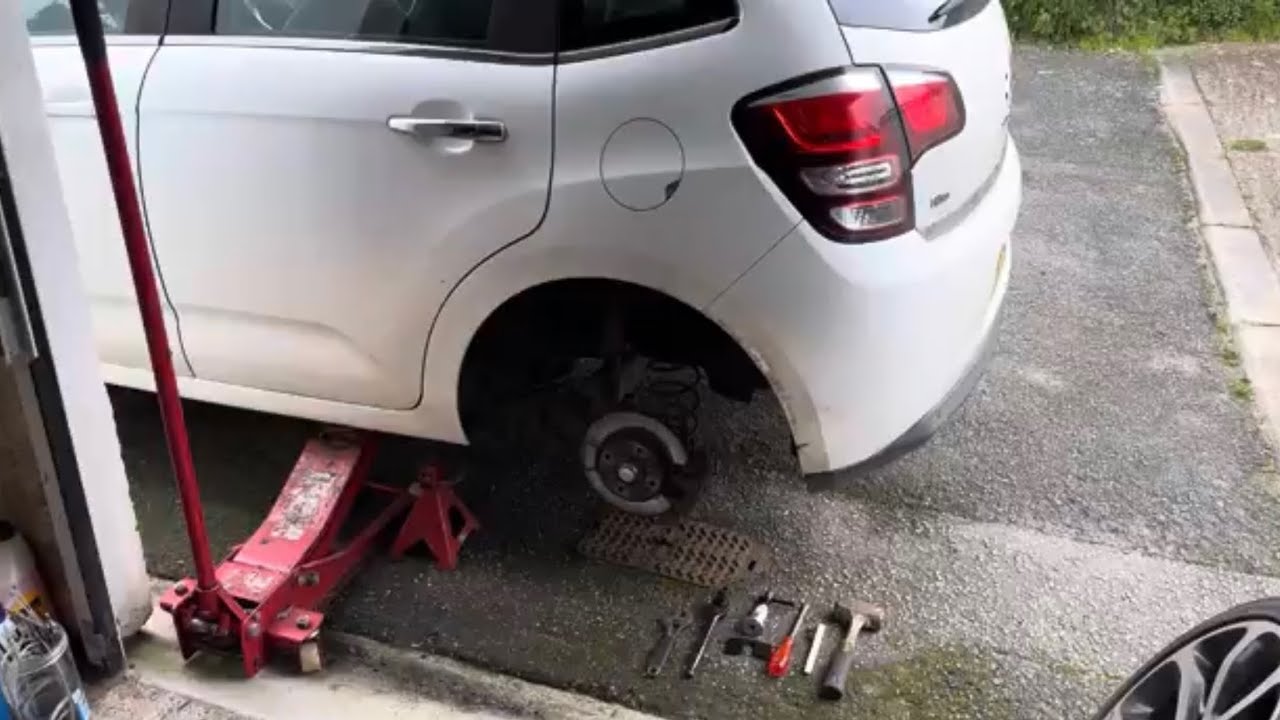 Required Tools for Citroen C3 Mk2 Rear Brake Pad Change 2014 - YouTube