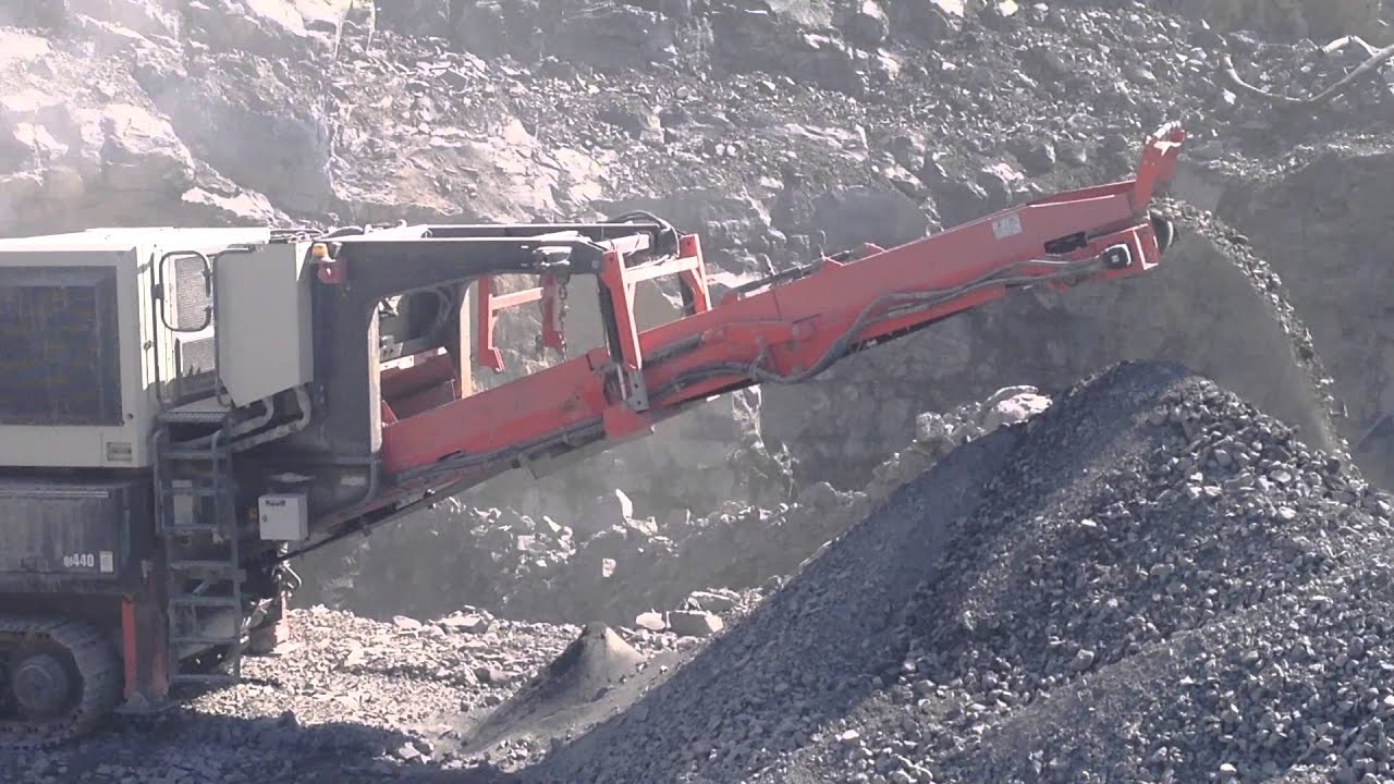 Sandvik QI 440 impact crusher - YouTube