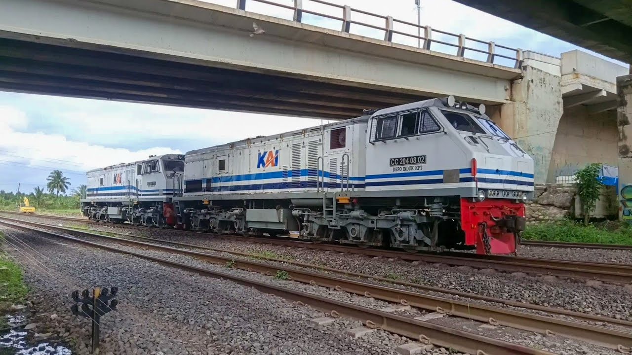 SERUNTULAN || Lokomotif cc 204 divre 3 - YouTube