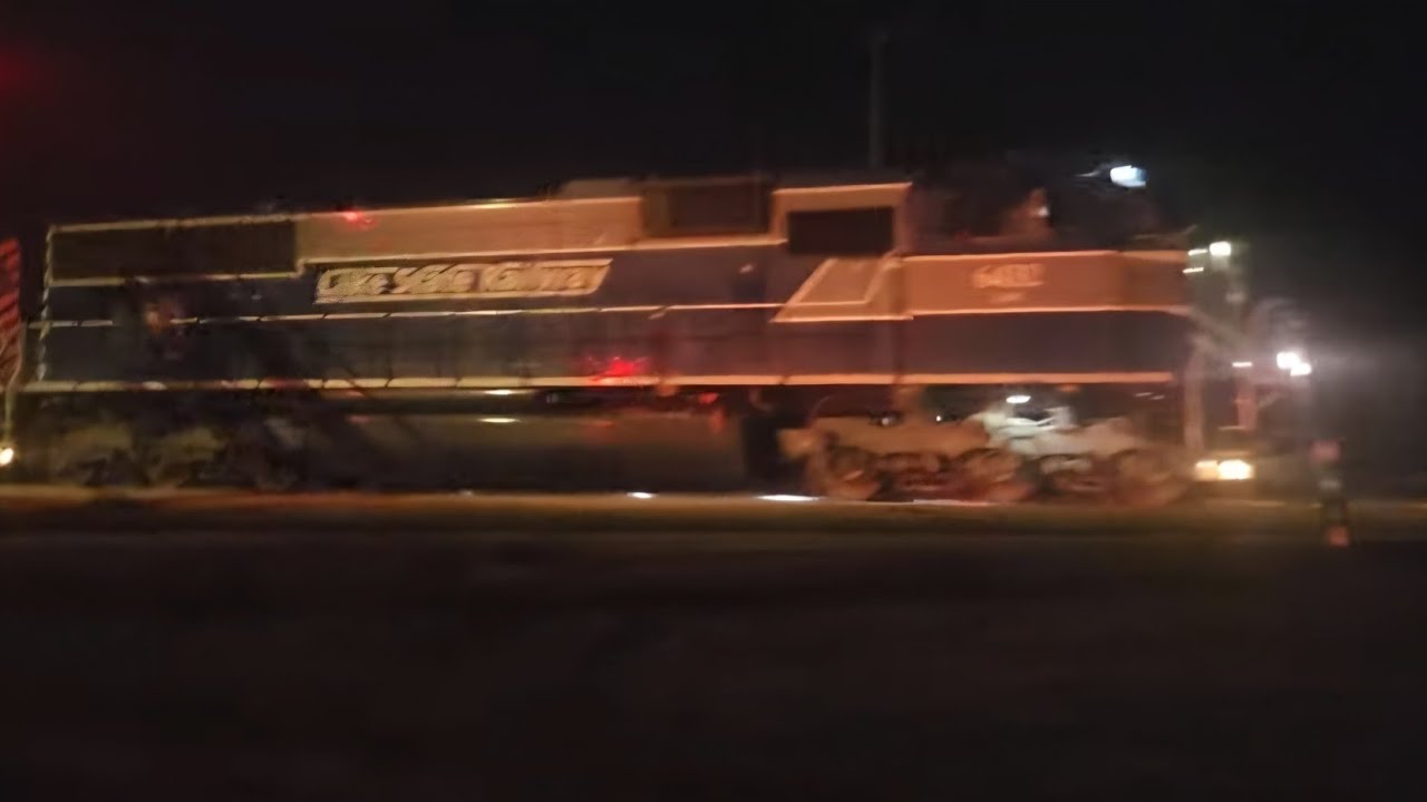 LSRC 6432 & LSRC 6431 Southbound Bridgeport Grain Freight - YouTube