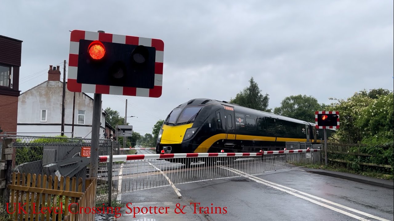 Norton Level Crossing, South Yorkshire - YouTube