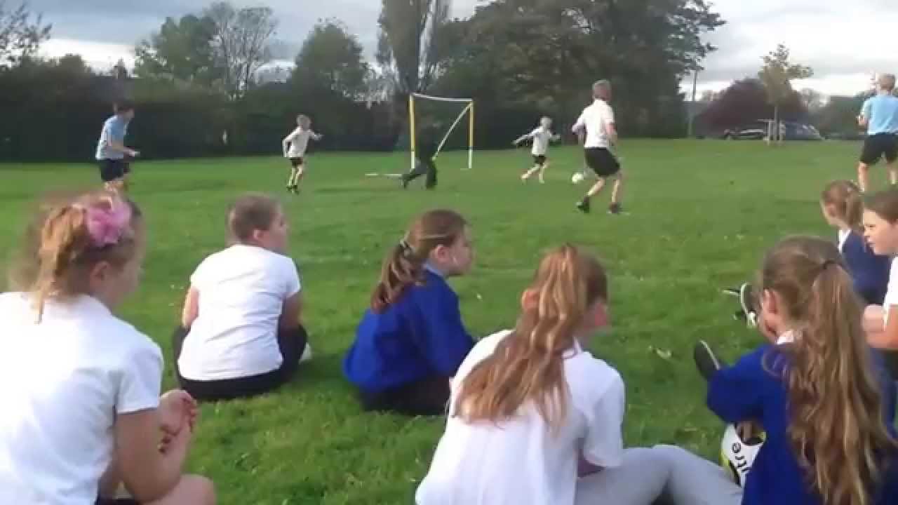 Year 5 Football PE Lessons with North Shore Academy. October 2014 - YouTube
