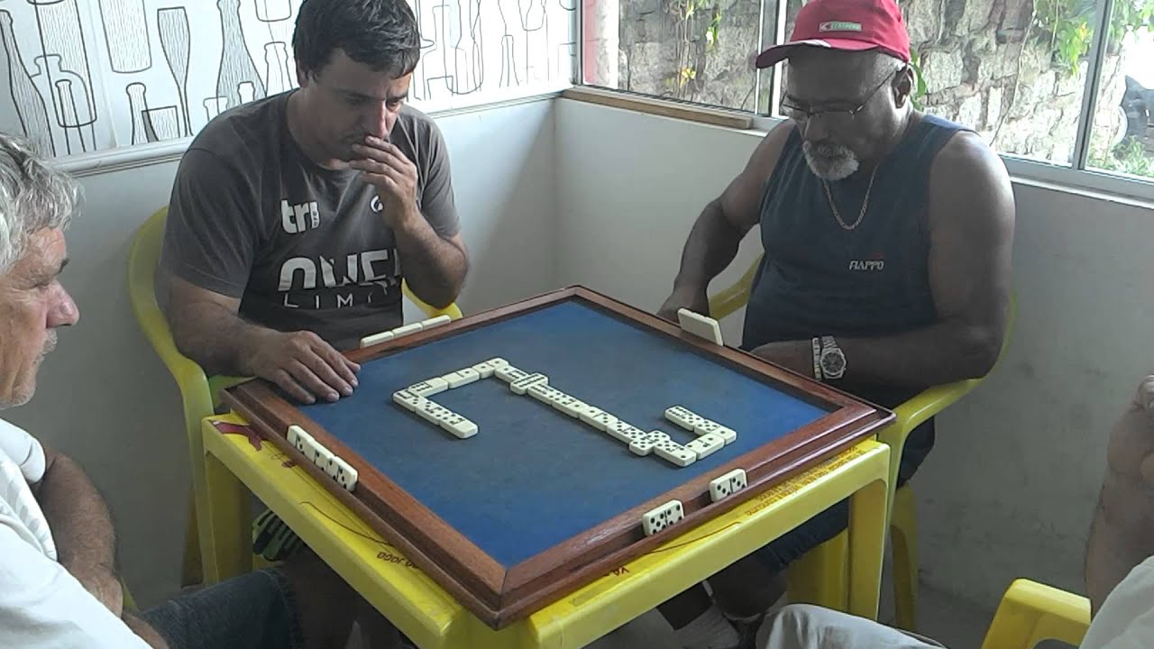 Final do dominó no Bar do Betinho do Deca da Lina no dia 15 de novembro ...