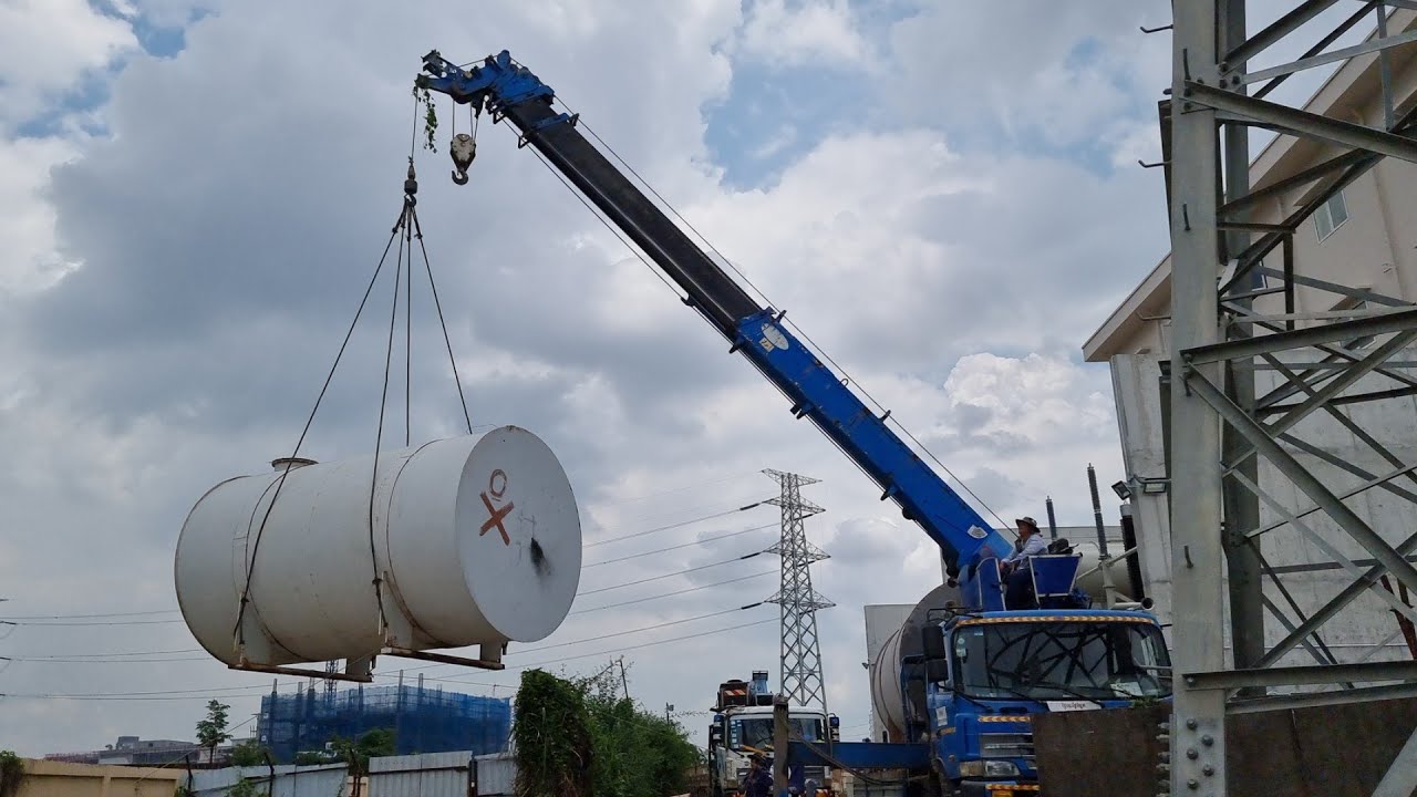 Crane Lifting Truck Transport Oil Power Transformer | Power Crane Truck ...