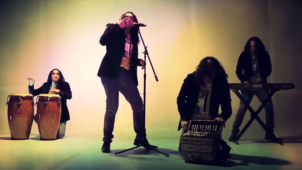 Alexitico Cierra La Puerta Por Dentro Video Oficial) - YouTube