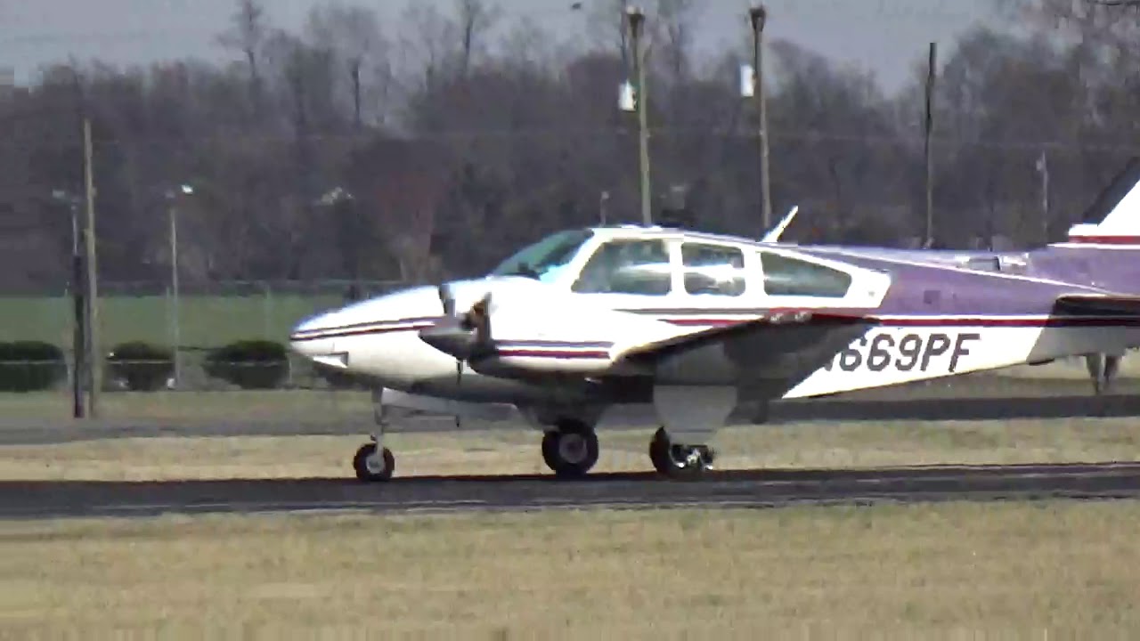 Beechcraft 55 Baron, (T42A), (N669PF), Coming in to Clarksville ...