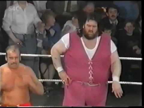 Giant Haystacks & Sean South vs Boston Blackie & Robbie Brookside - YouTube