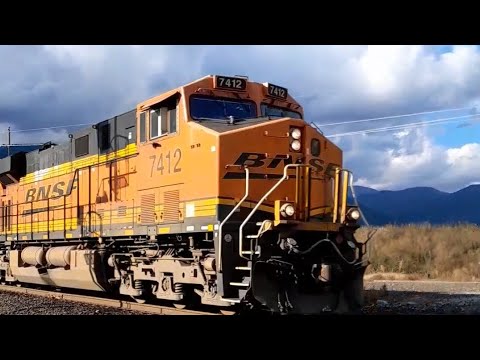 BNSF #7412 Leads a West Bound Intermodal off Kootenai Sub into Sandpoint - YouTube