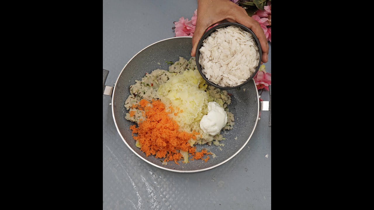 Quick easy Poha recipe for breakfast / Lunch / Dinner - YouTube