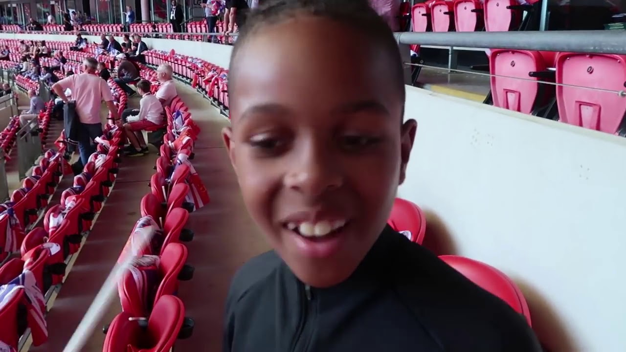 Tekkerz kid! UNBELIEVABLE FOOTBALL ADVICE from RIO FERDINAND!! - YouTube