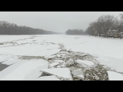 Check out this ice jam along the Rock River in Illinois - YouTube