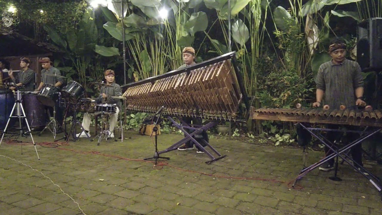 BENGAWAN SOLO I ANGKLUNG RAJAWALI MALIOBORO YOGYAKARTA - YouTube