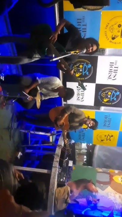 Phirta rahoon dar badar | Tribute to KK | Bands # Concerts #kk #phirtarahoon #concert - YouTube