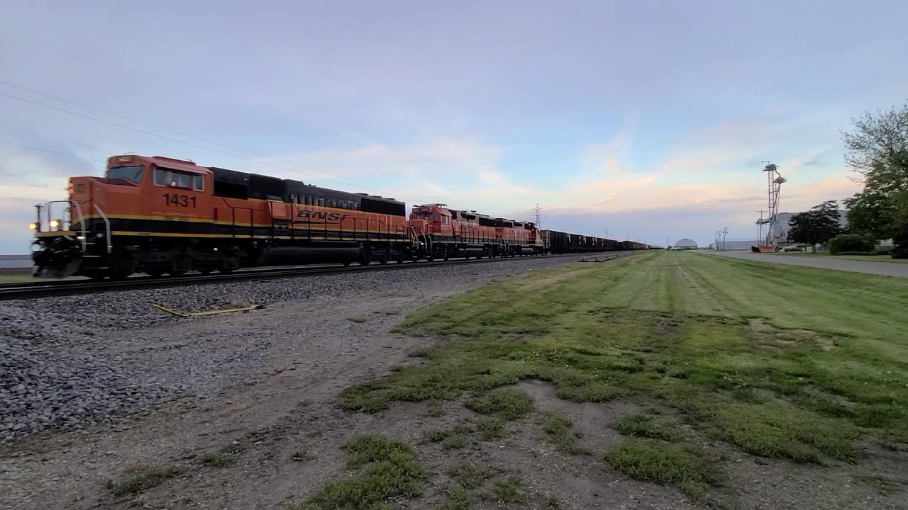BNSF In Cameron IL - YouTube