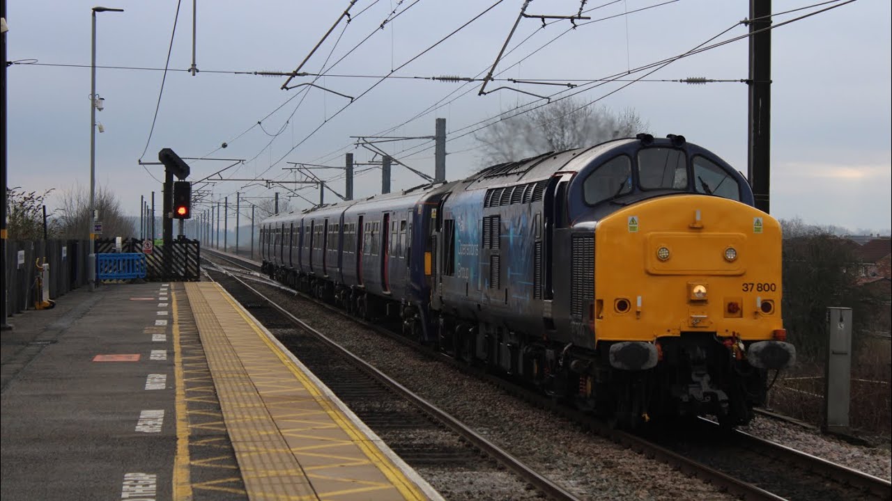 (HD) ROG 37800 roaring through Northallerton hauling 321402 - YouTube