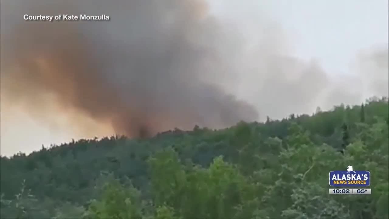Neighborhood evacuation alerts continue for Gilmore Trail fire near ...