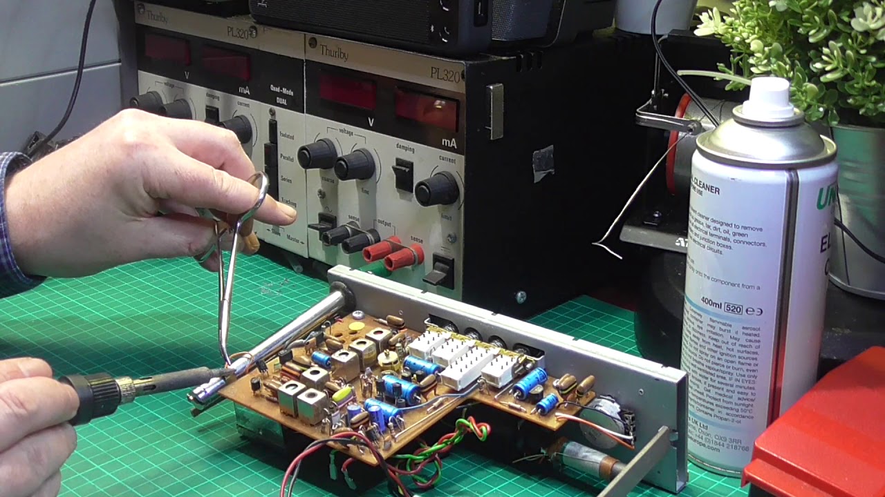 Roberts RT22 Radio - A Bit Poorly - YouTube